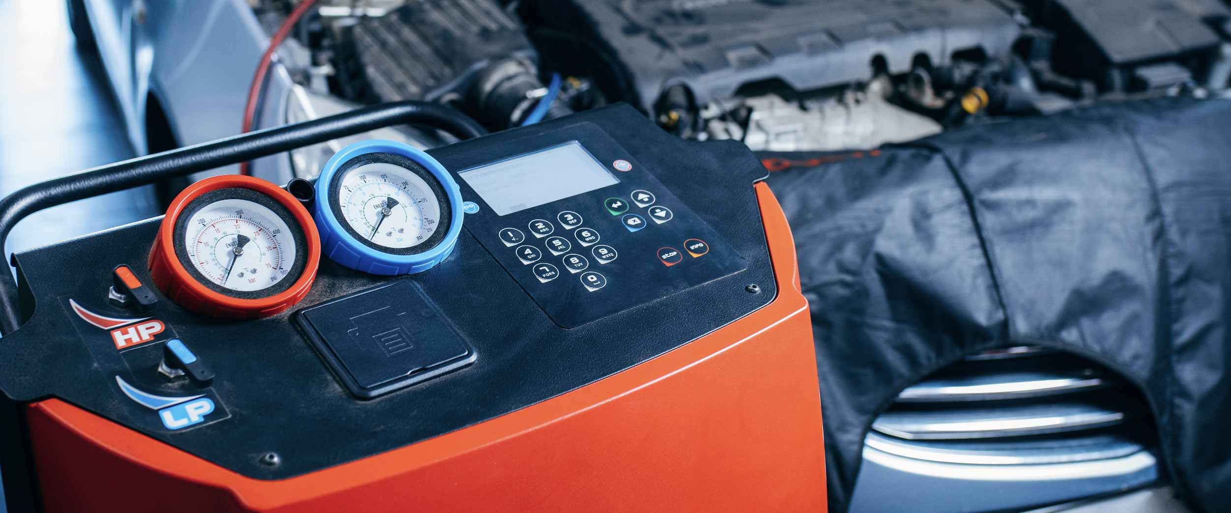 Cara Mengisi Freon AC Mobil, Bisa di Rumah!